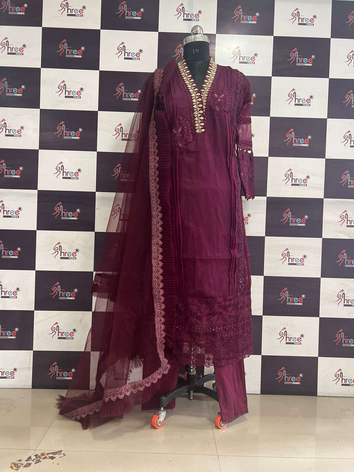 Shree Fabs R 1004 Colors Embroidered Pakistani Salwar Sut Catalog Exporter